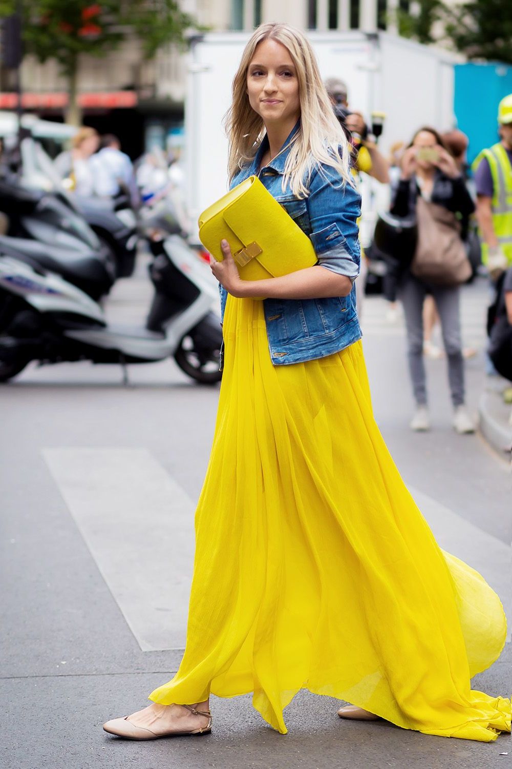 How To Wear Yellow: Jaw-Dropping Street Style Inspiration 2023 ...