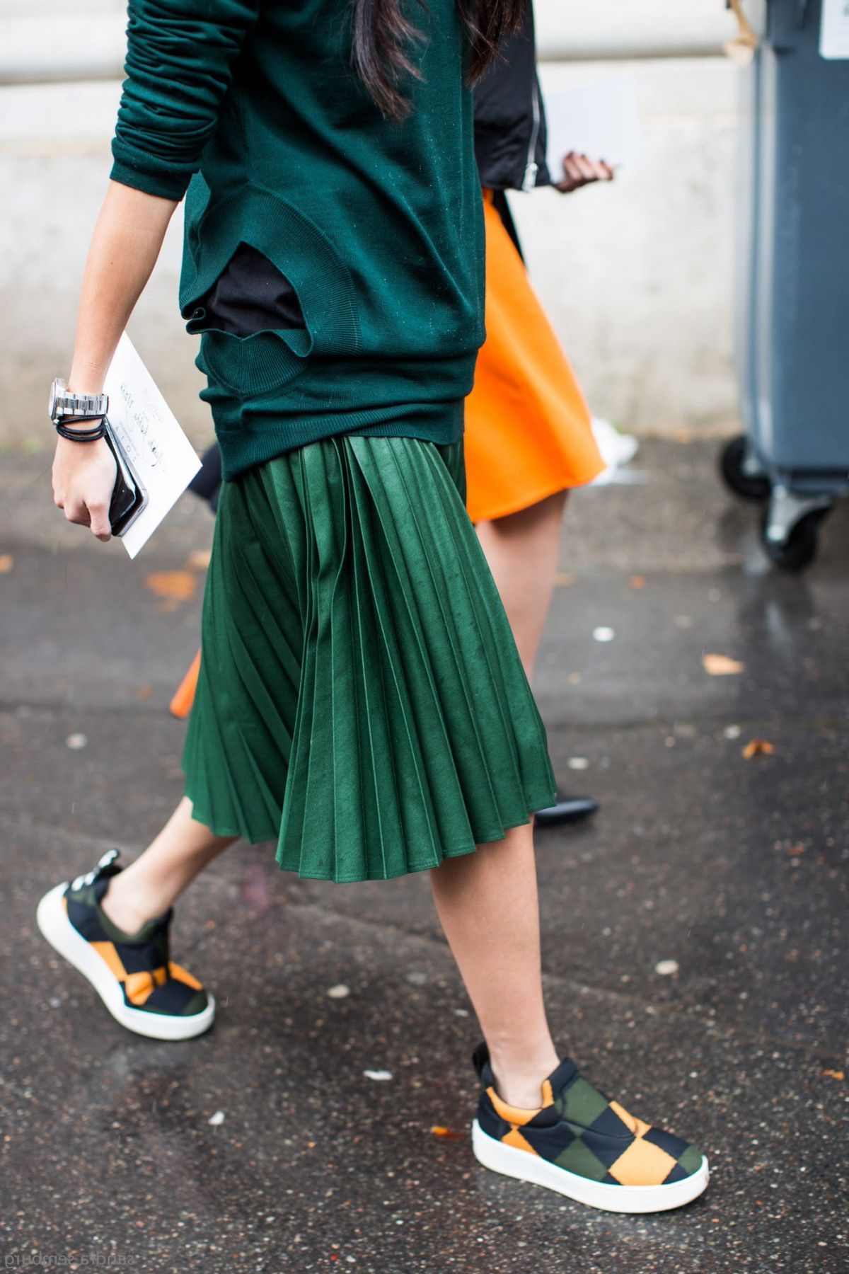 How To Wear Emerald Green Outfits: Easy Style Guide Inspiration 2023 ...